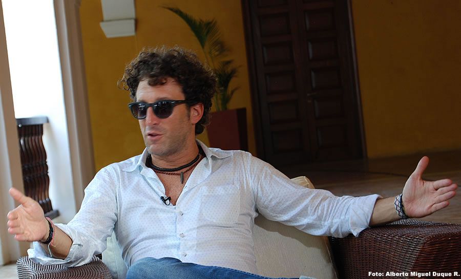 Entrevista a Simón Brand, director de Default